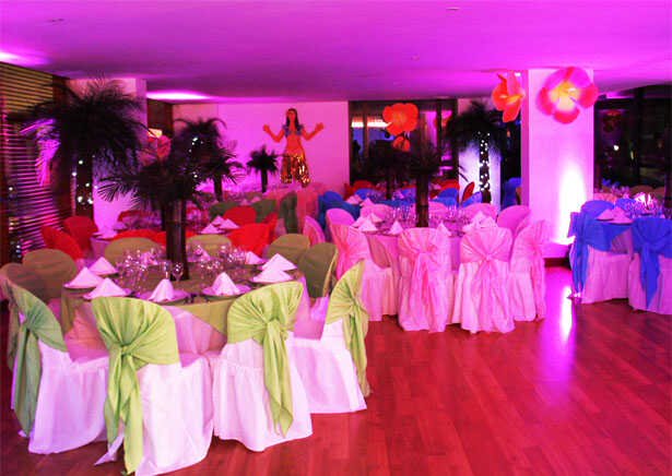 escenografia-fiesta-hawaina-aloha-chanclas-guitarra-flores-piña-1 ...